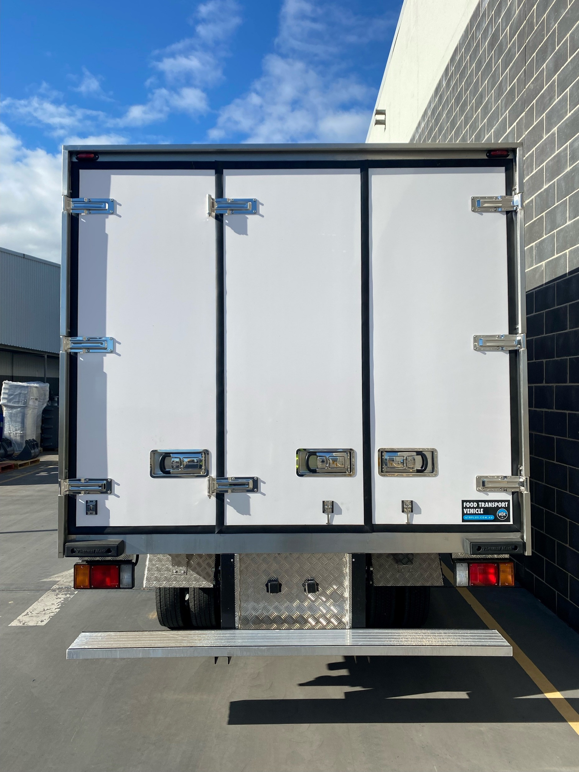 2023 ISUZU NNR 55/45-150 AMT 4 PALLET REFRIGERATED TRUCK - JTFD5260096 - JUST BIKES