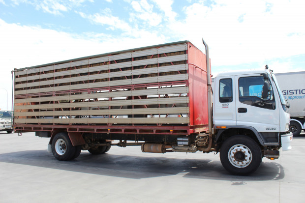 2005 ISUZU FVR950 MANUAL STOCK/CATTLE TRUCK - JTFD5220663 - JUST TRUCKS