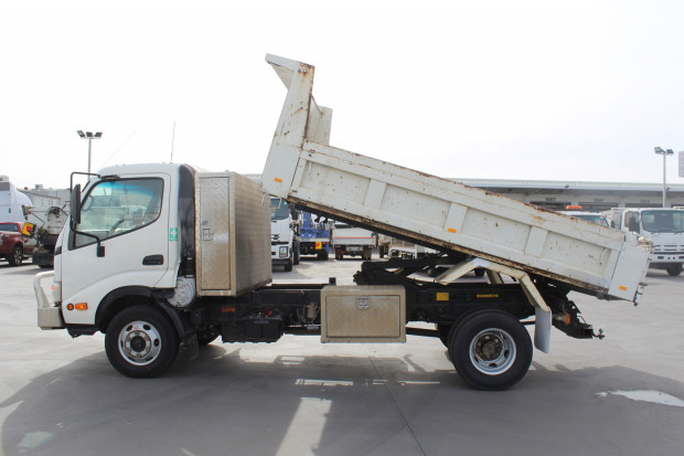 2010 HINO 300 MANUAL TIPPER - JTFD5240466 - JUST TRUCKS