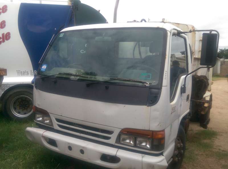 1996 ISUZU NPR AUTO SIDE LIFT COMPACTOR - JTFD3881808 - JUST TRUCKS