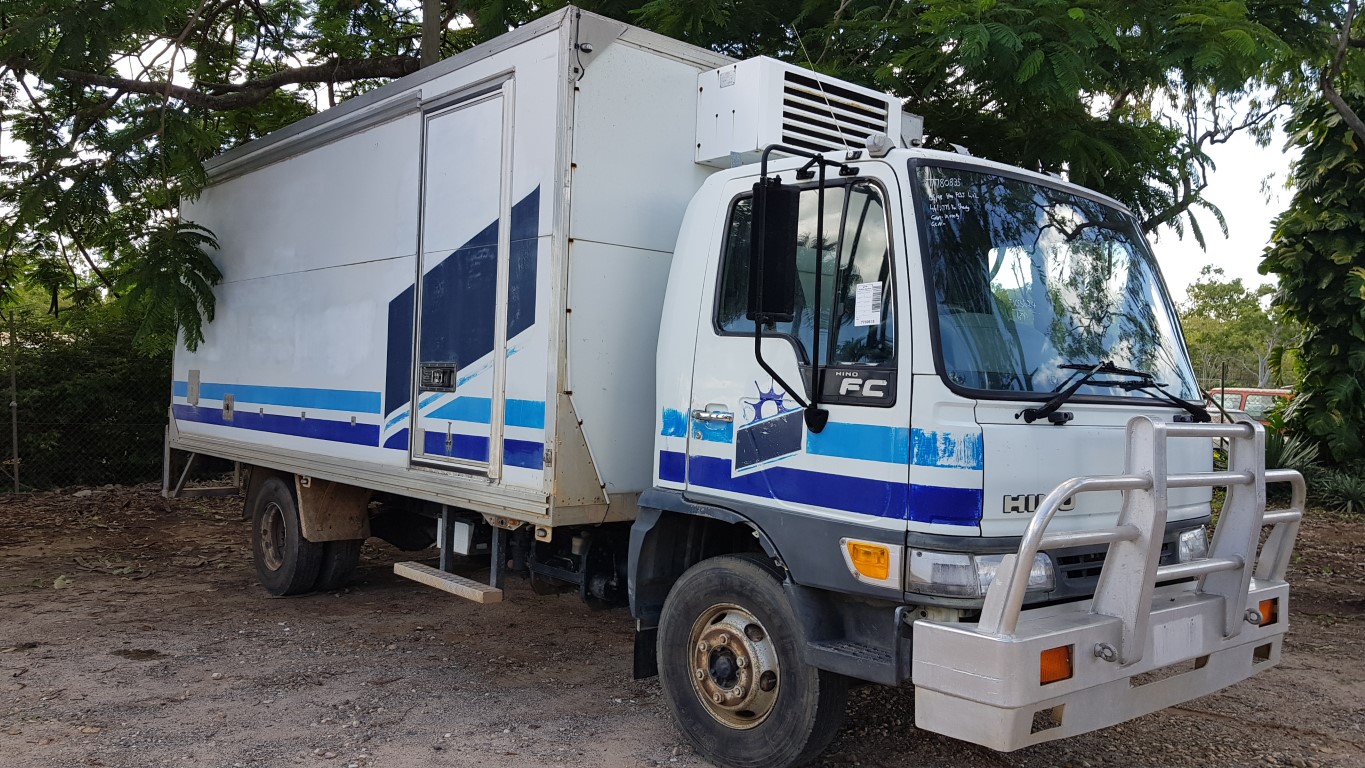 1998 HINO FC3J 5 SPEED MANUAL PANTEC FRIDGE - JFTFD5000420 - JUST TRUCKS