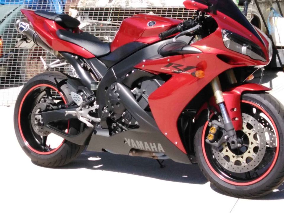 2005 R1 Red