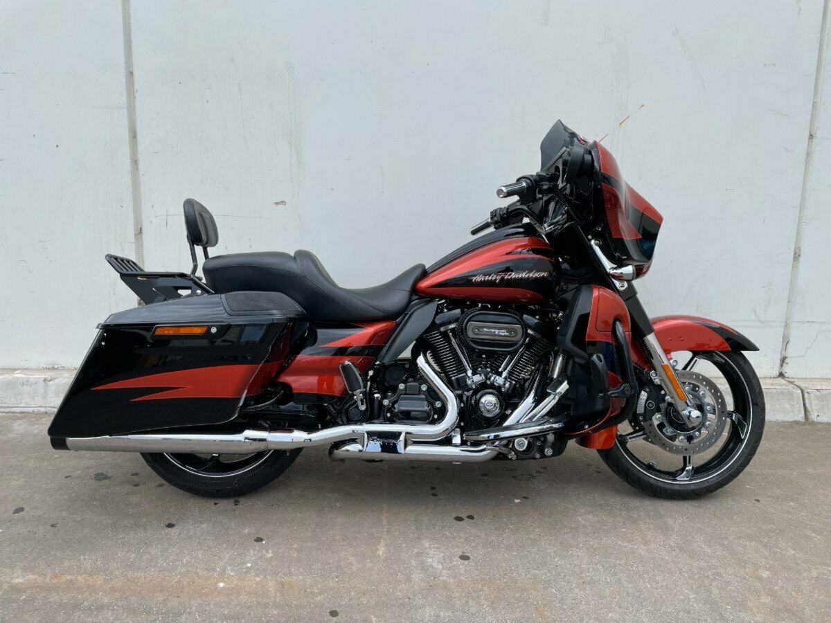 2017 HARLEY-DAVIDSON FLHXSE CVO STREET GLIDE CRUISER - JBFD5282455 - JUST BIKES