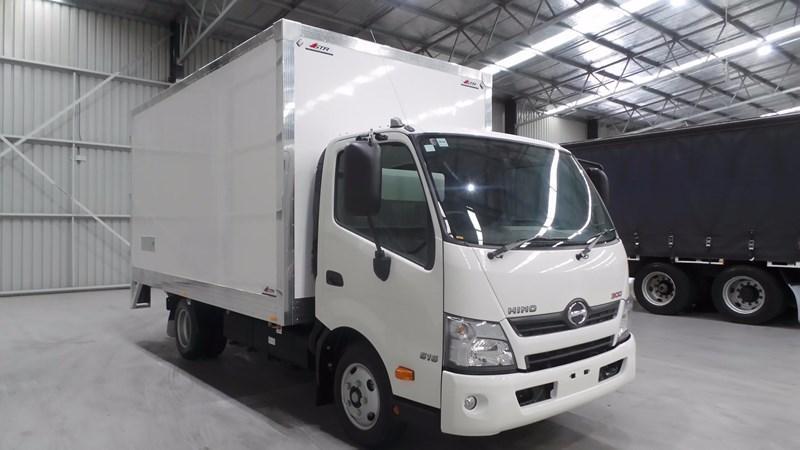 2017 HINO 300 SERIES - 616 - JTFD4019847 - JUST TRUCKS