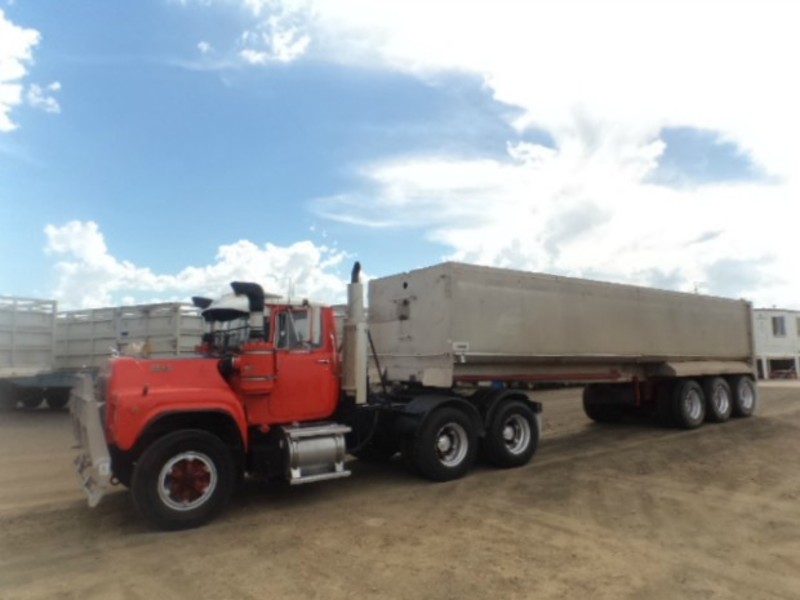 1980 MACK R600 SERIES R MODEL MACK AND TIPPER SET R600 - JTFD3967029 - JUST TRUCKS