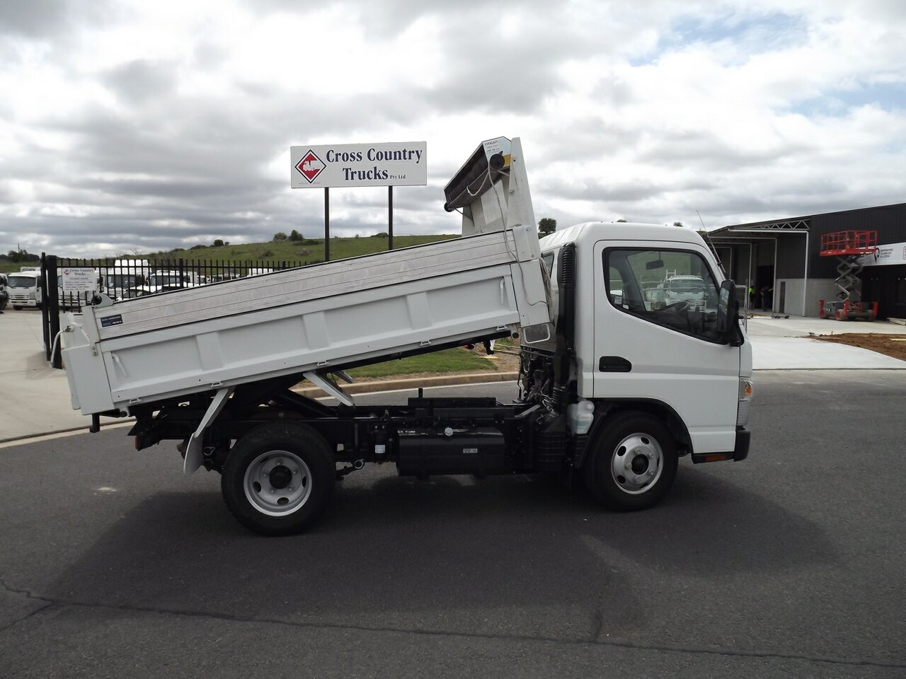 2023 MITSUBISHI FUSO CANTER 5 SP MANUAL 2D TIPPER TRUCK - JTFD5304506 - JUST TRUCKS