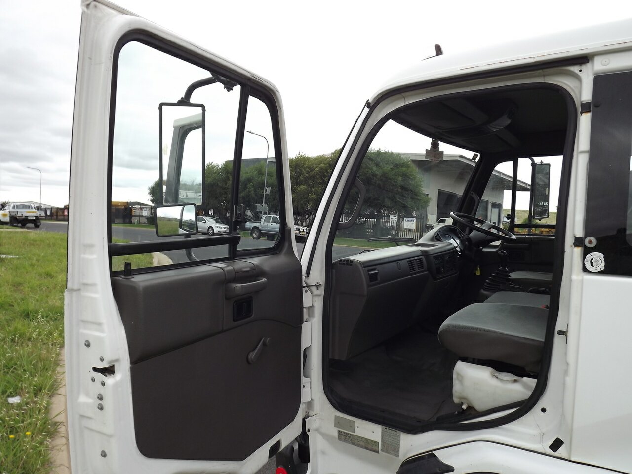 2002 NISSAN UD MK190 6 SP MANUAL 2D REFRIGERATED TRUCK - JTFD5279668 - JUST TRUCKS