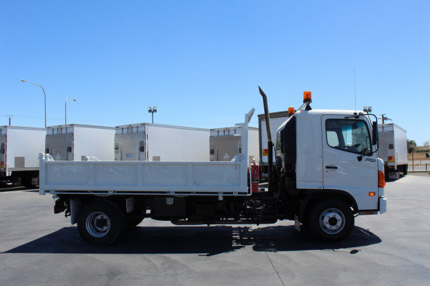 2004 HINO FD1J MANUAL TIPPER - JTFD5221597 - JUST TRUCKS