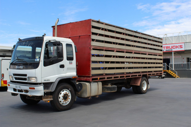 2005 ISUZU FVR950 MANUAL STOCK/CATTLE TRUCK - JTFD5220663 - JUST TRUCKS