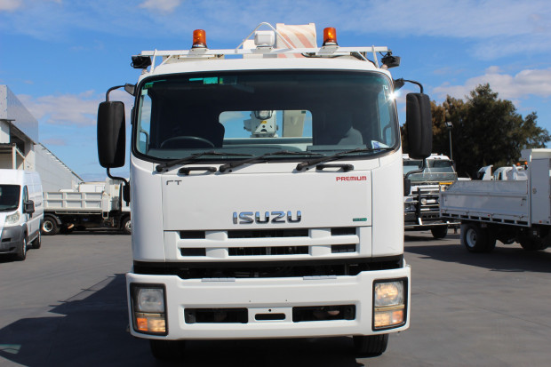 2011 ISUZU FTR900 AUTOMATIC EWP SERVICE TRUCK - JTFD5240139 - JUST TRUCKS