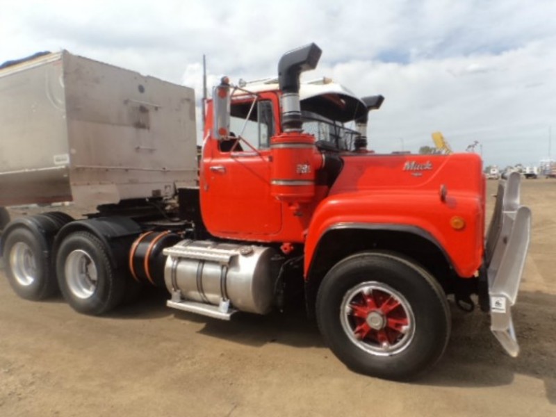1980 MACK R600 SERIES R MODEL MACK AND TIPPER SET R600 - JTFD3967029 - JUST TRUCKS