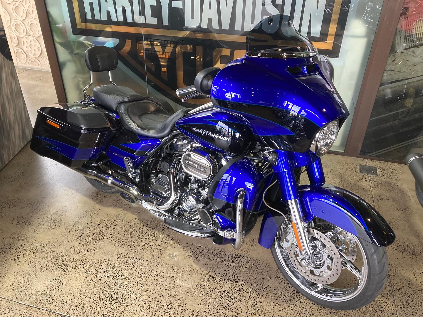 2017 HARLEY-DAVIDSON CVO STREET GLIDE 114 (FLHXSE) CRUISER - JBFD5245919 - JUST BIKES