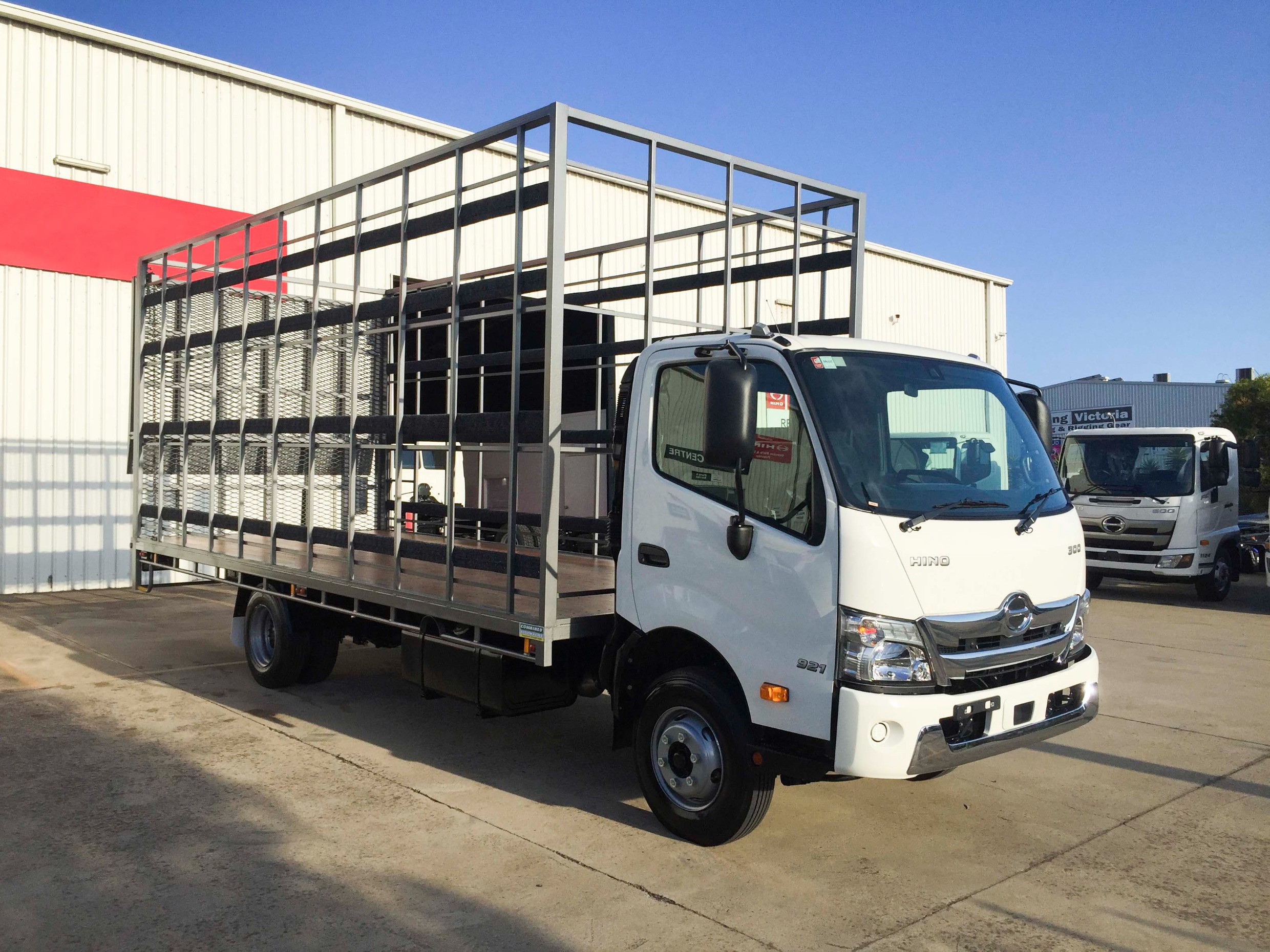 2022 HINO 921- 300 SERIES AUTOMATIC TRAY - JTFD5220535 - JUST TRUCKS