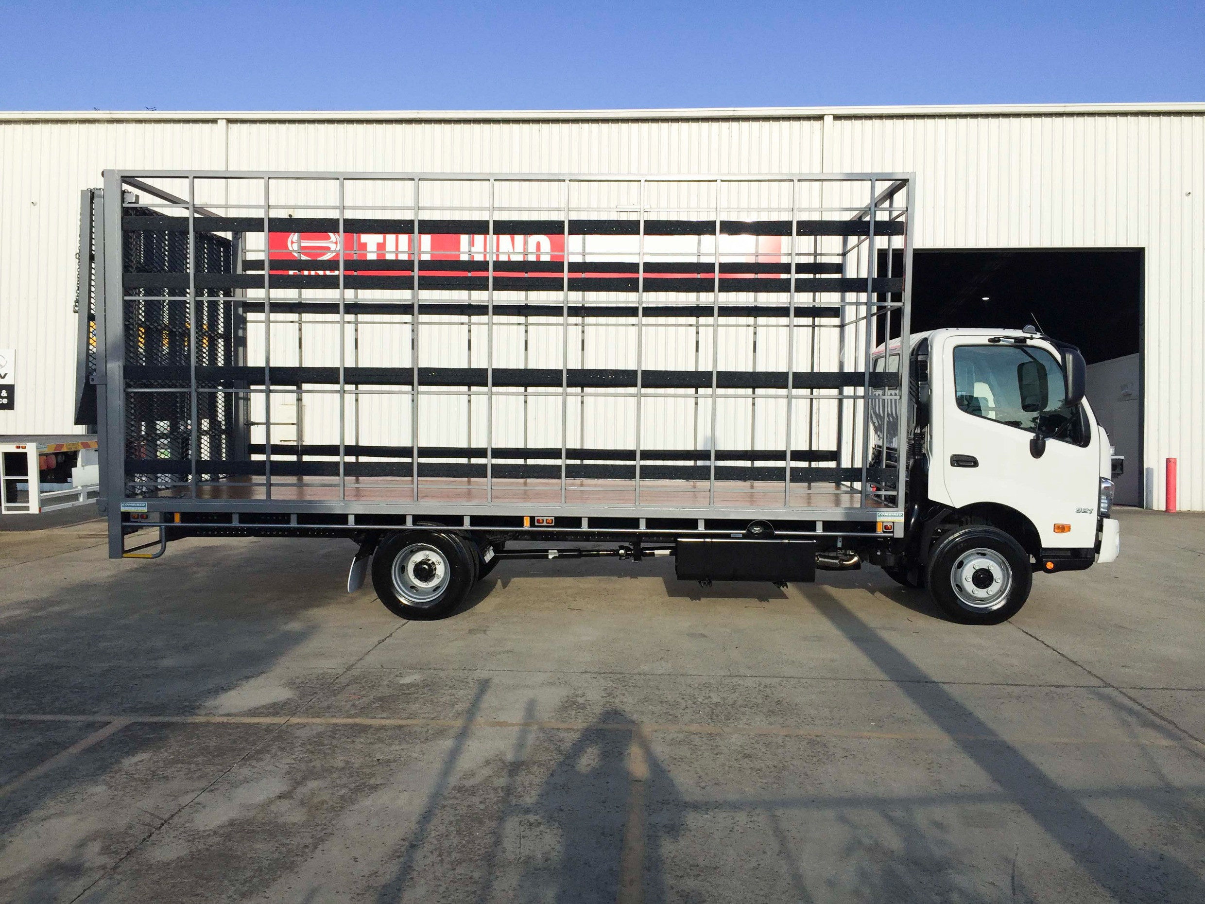 2022 HINO 921- 300 SERIES AUTOMATIC TRAY - JTFD5220535 - JUST TRUCKS