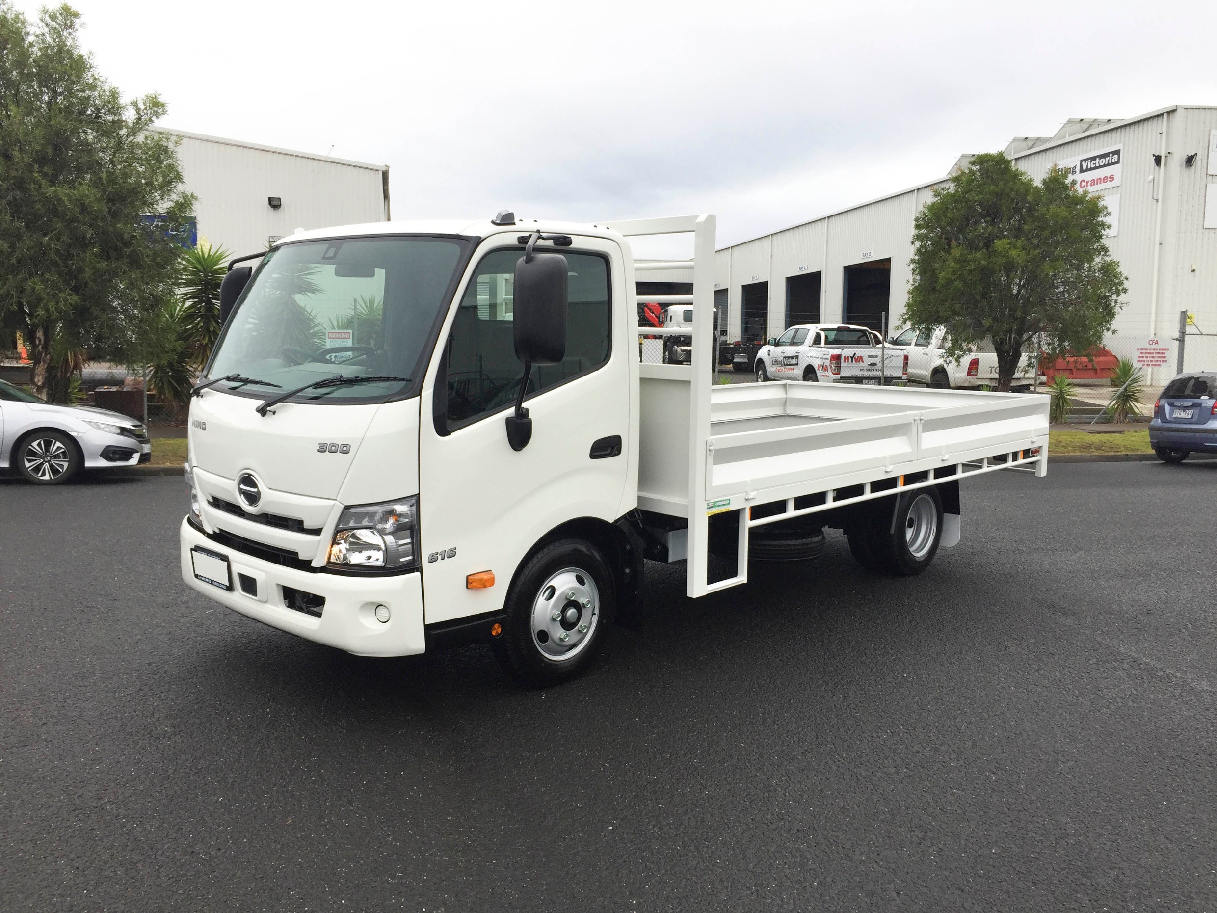 2022 HINO 616 - 300 SERIES AUTOMATIC TRAY - JTFD5220682 - JUST TRUCKS