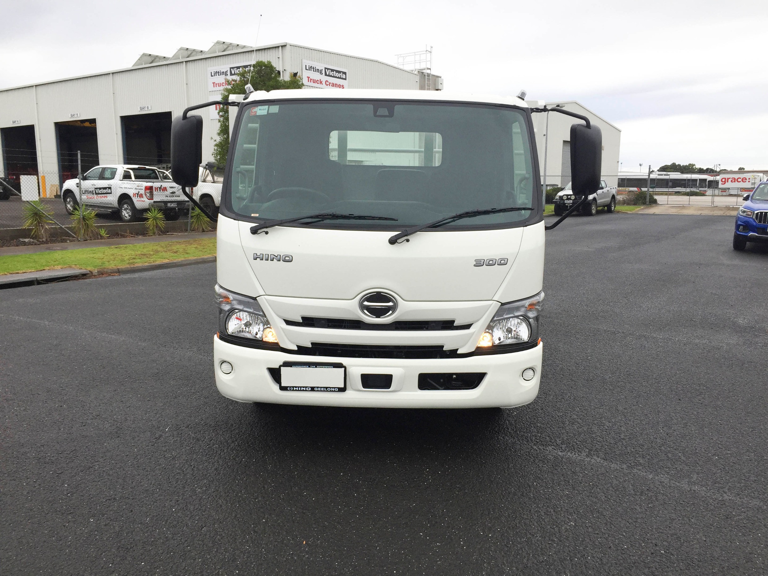 2022 HINO 616 - 300 SERIES AUTOMATIC TRAY - JTFD5220682 - JUST TRUCKS