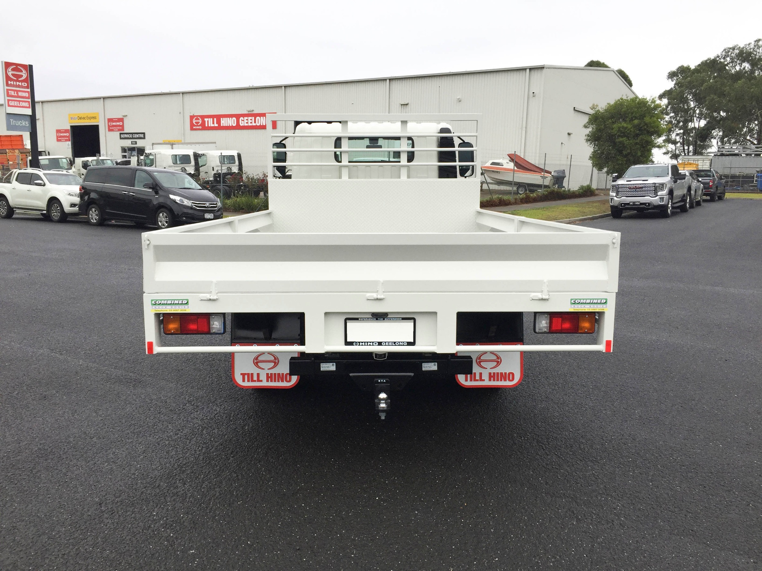 2022 HINO 616 - 300 SERIES AUTOMATIC TRAY - JTFD5220682 - JUST TRUCKS