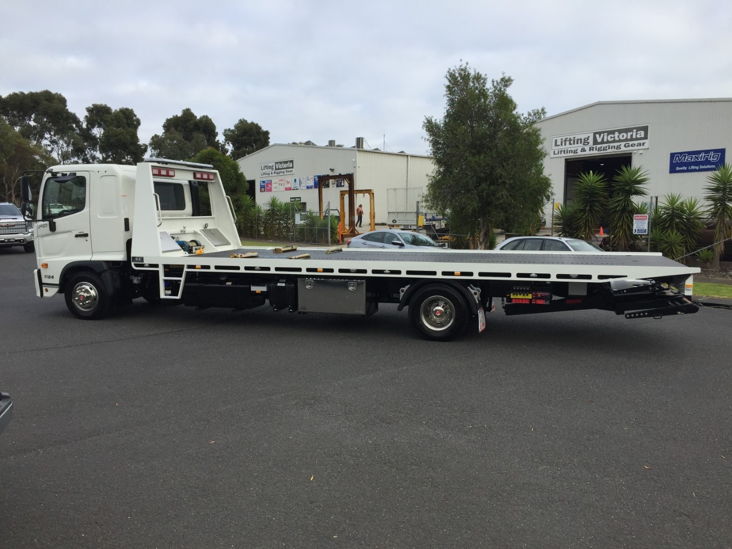 2022 HINO FD 1124-500 SERIES AUTOMATIC TILT TRAY - JTFD5220697 - JUST TRUCKS