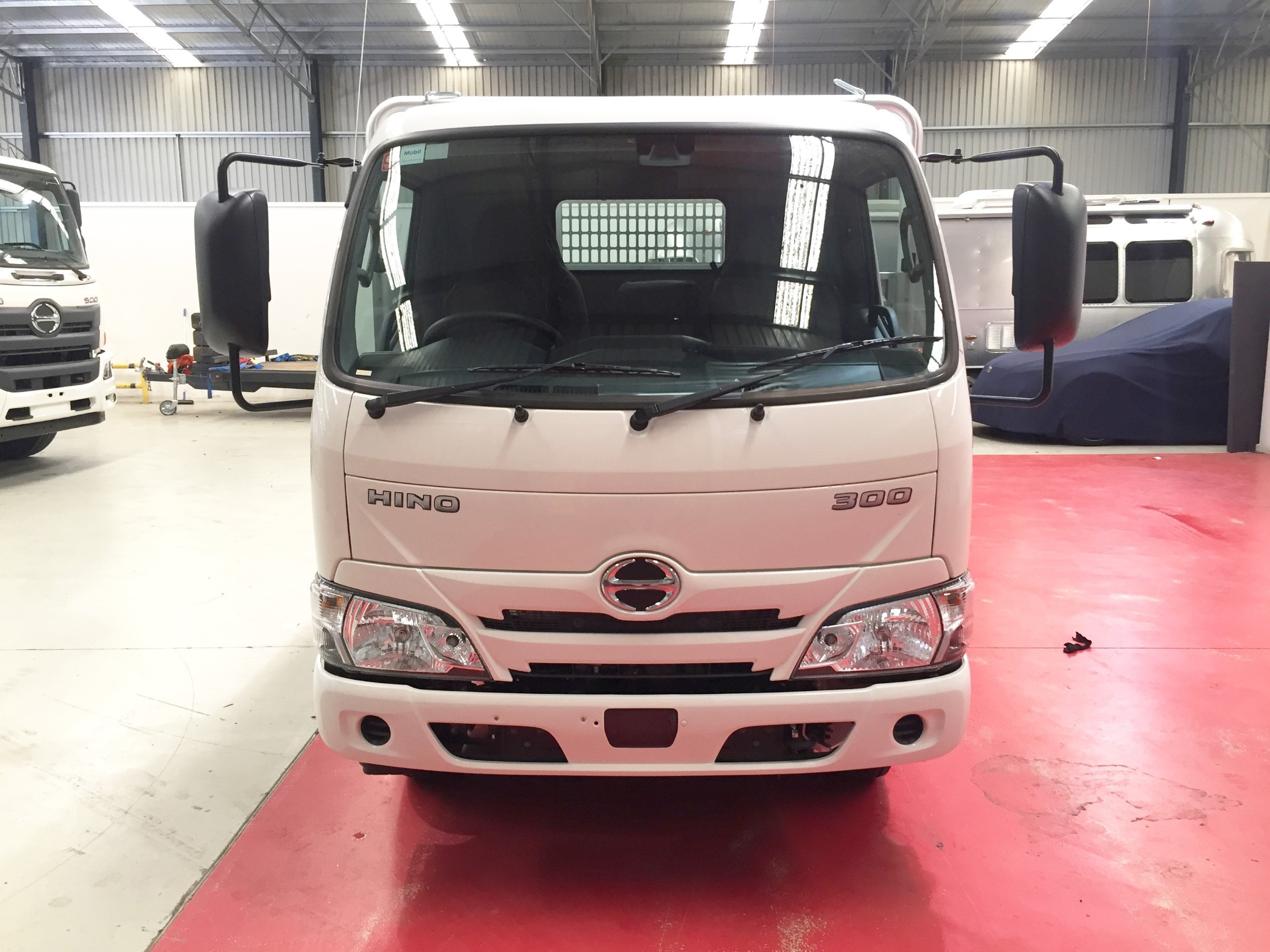 2022 HINO 616 - 300 SERIES AUTOMATIC TRAY - JTFD5220691 - JUST TRUCKS