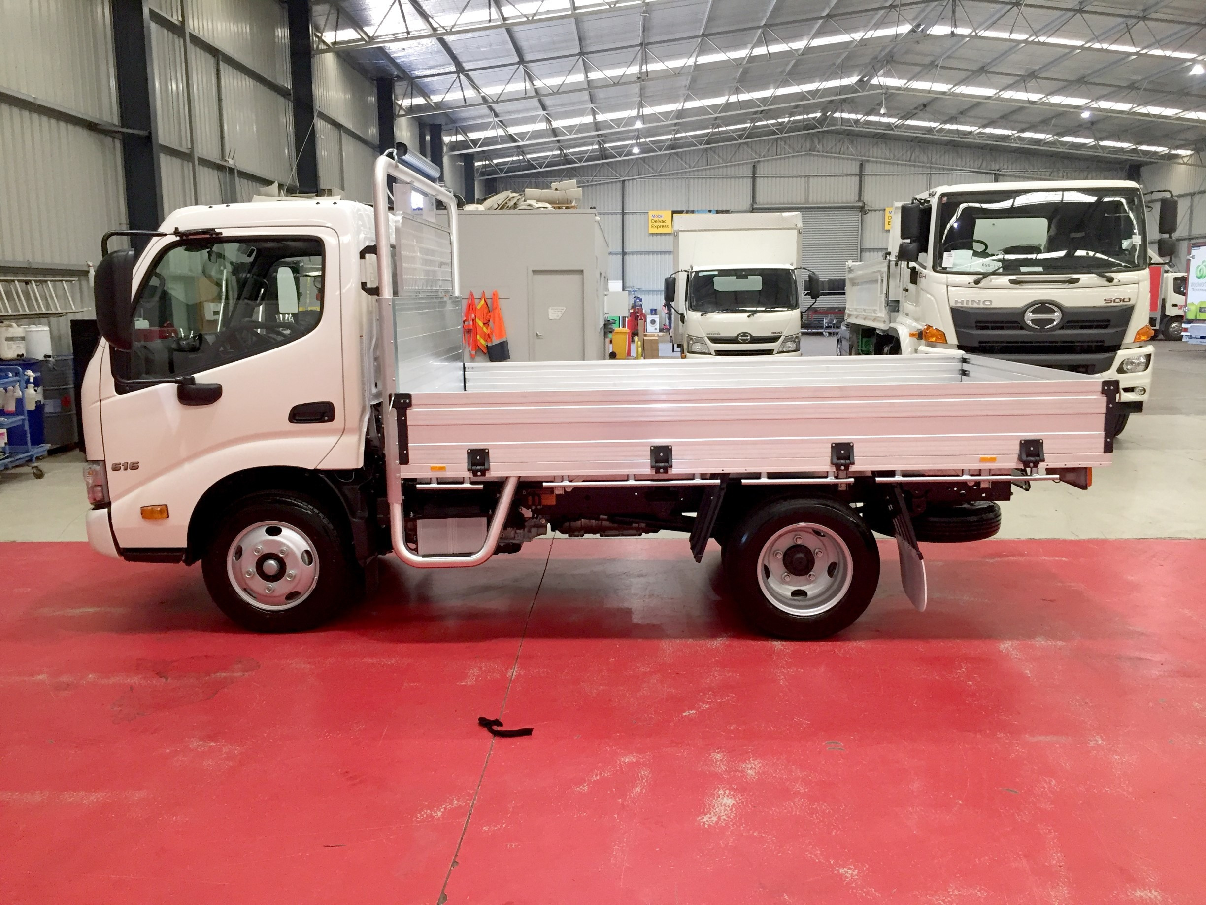 2022 HINO 616 - 300 SERIES AUTOMATIC TRAY - JTFD5220691 - JUST TRUCKS