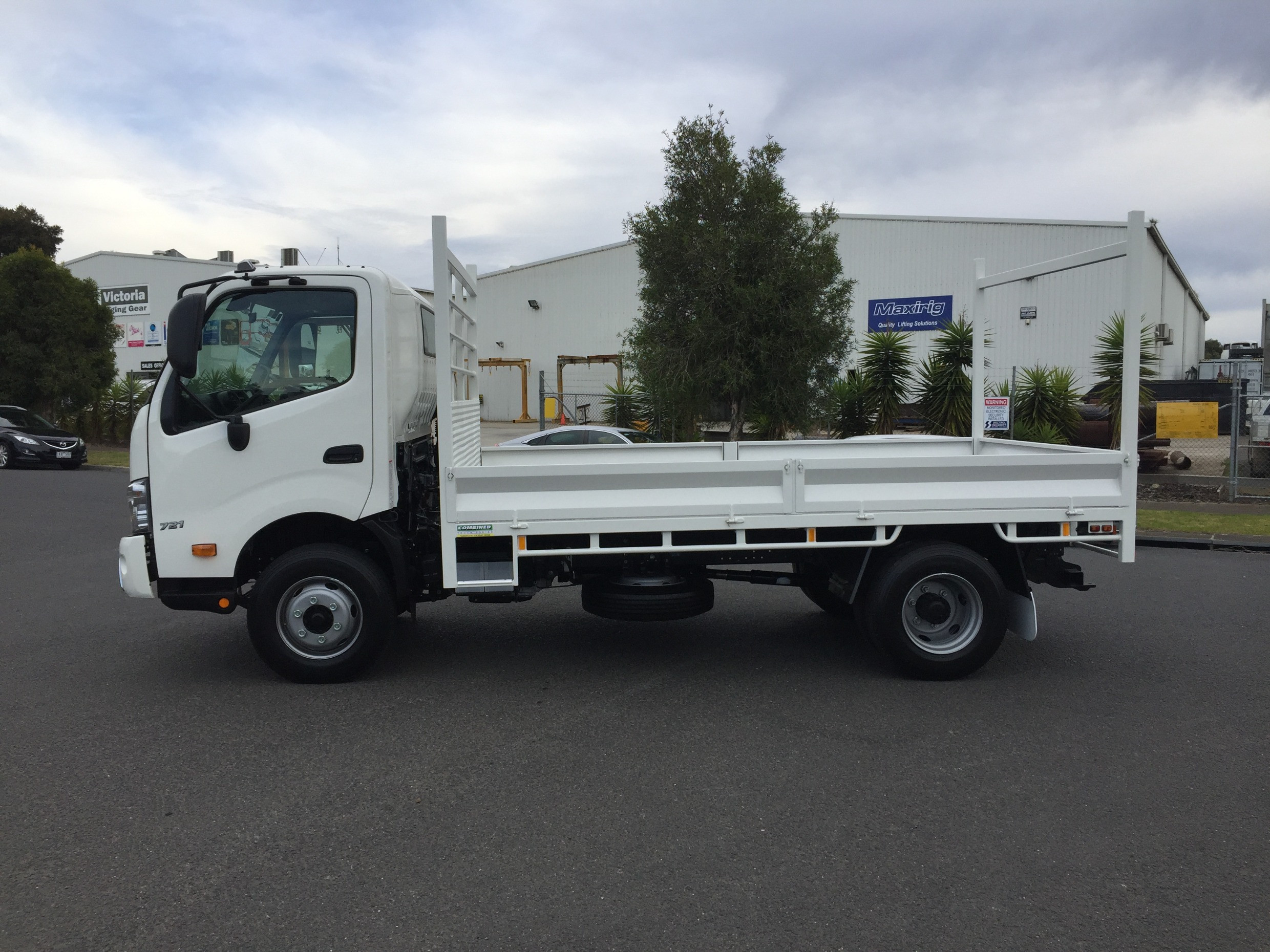 2022 HINO 721 - 300 SERIES AUTOMATIC TRAY - JTFD5220686 - JUST TRUCKS