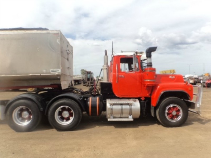 1980 MACK R600 SERIES R MODEL MACK AND TIPPER SET R600 - JTFD3967029 - JUST TRUCKS