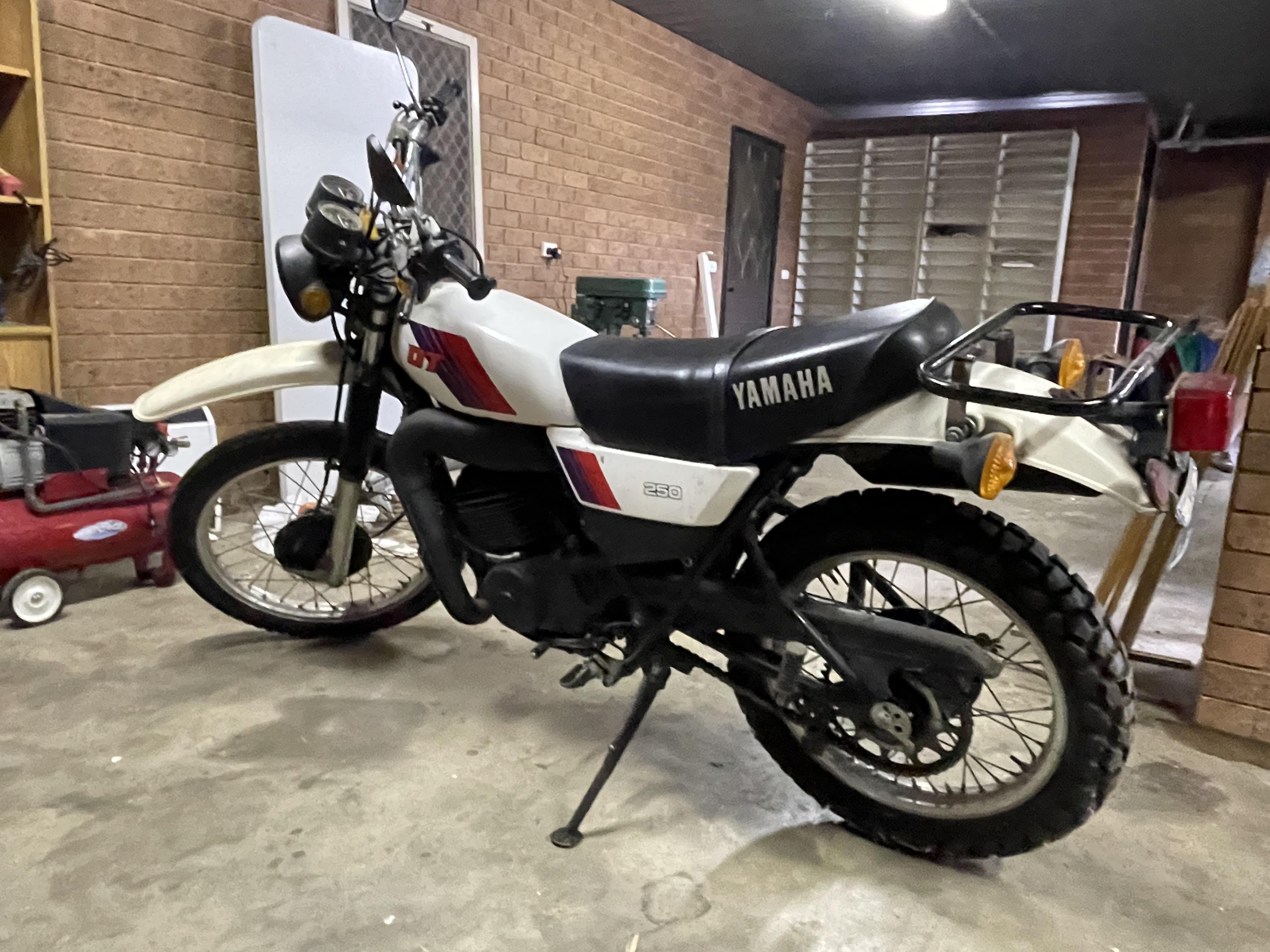 1980 YAMAHA DT250 ROAD - JBW5233077 - JUST BIKES