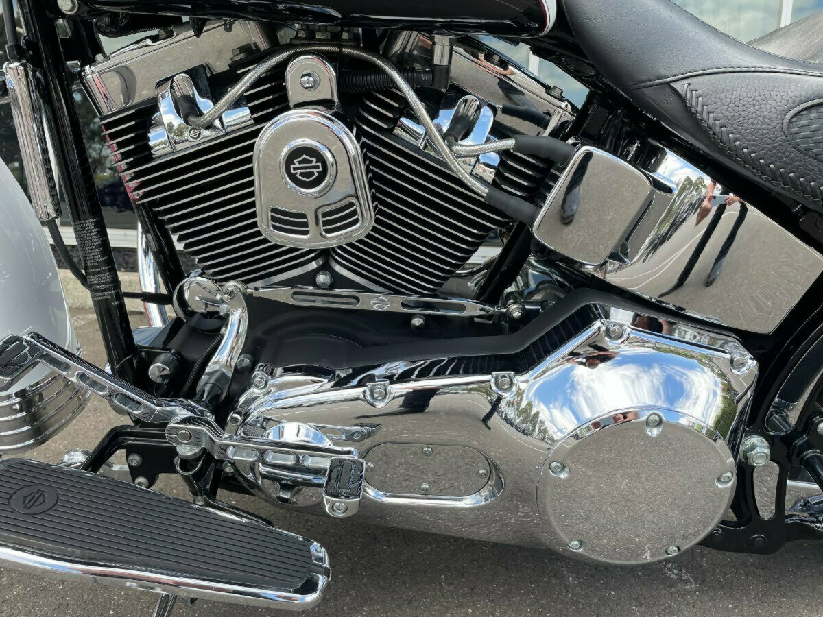 2005 HARLEY-DAVIDSON FLSTN SOFTAIL DELUXE CRUISER - JBFD5275306 - JUST BIKES