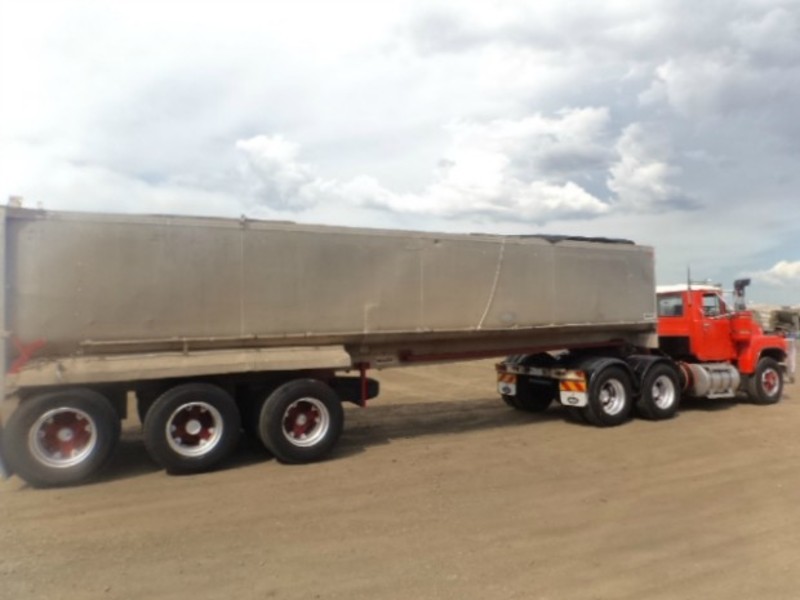 1980 MACK R600 SERIES R MODEL MACK AND TIPPER SET R600 - JTFD3967029 - JUST TRUCKS